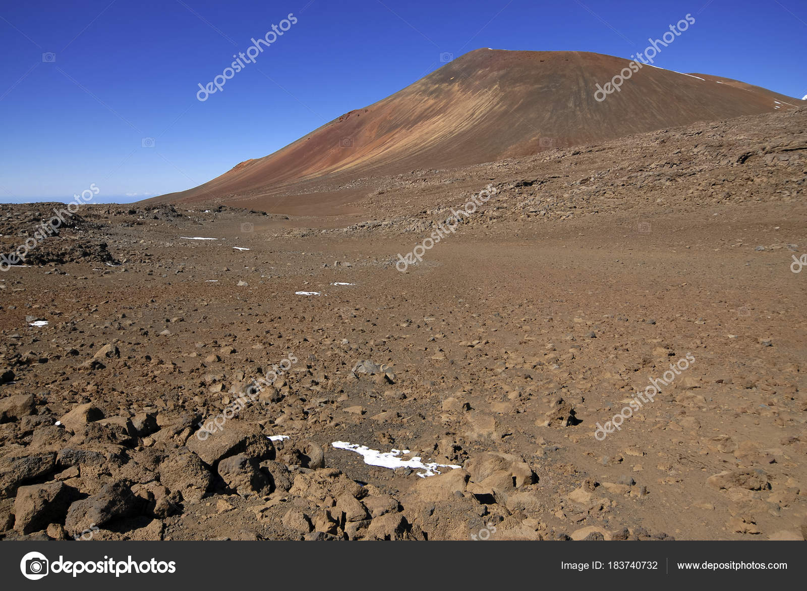Red Sands Mauna Kea Volcano Popular Mountain Hike Climb Big — Stock ...