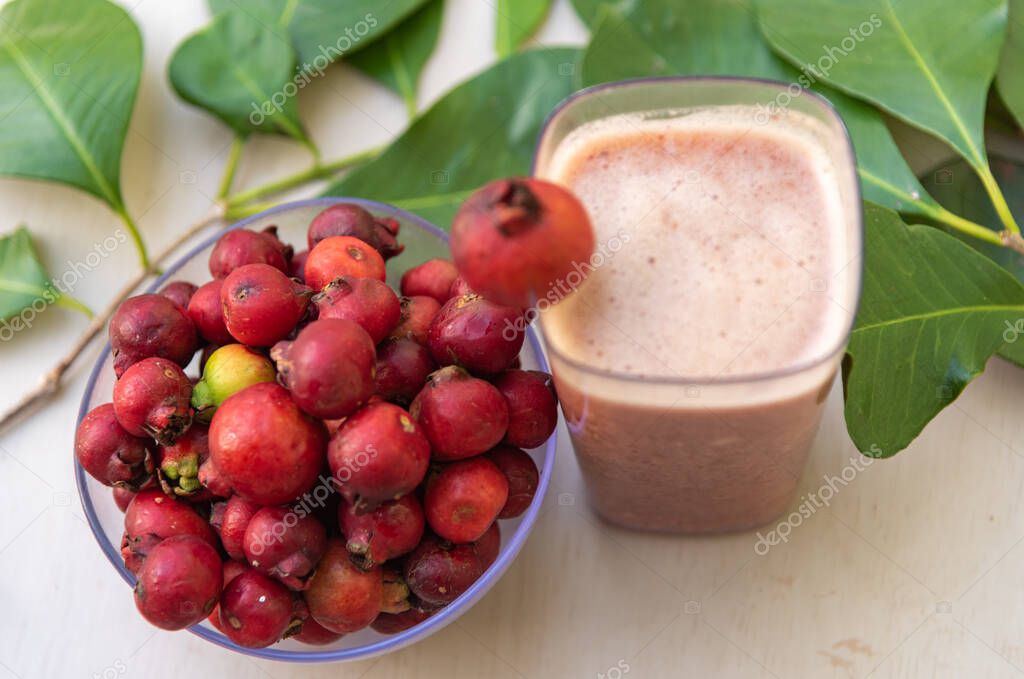 Frutos y jugos de araazeiro, una mirtácea que se encuentra en estado ...