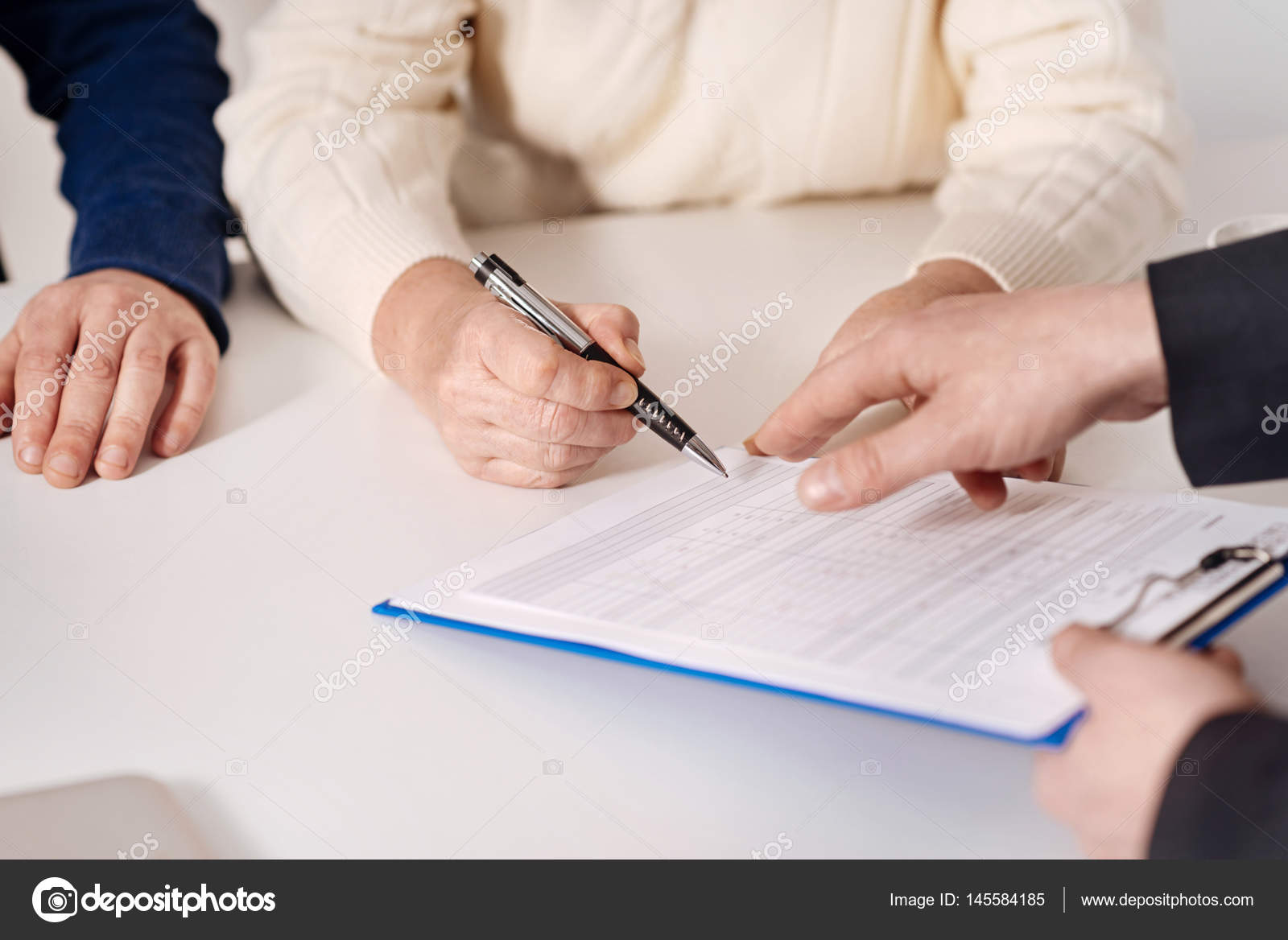 Couple signing important document — Stock Photo © Dmyrto_Z #145584185