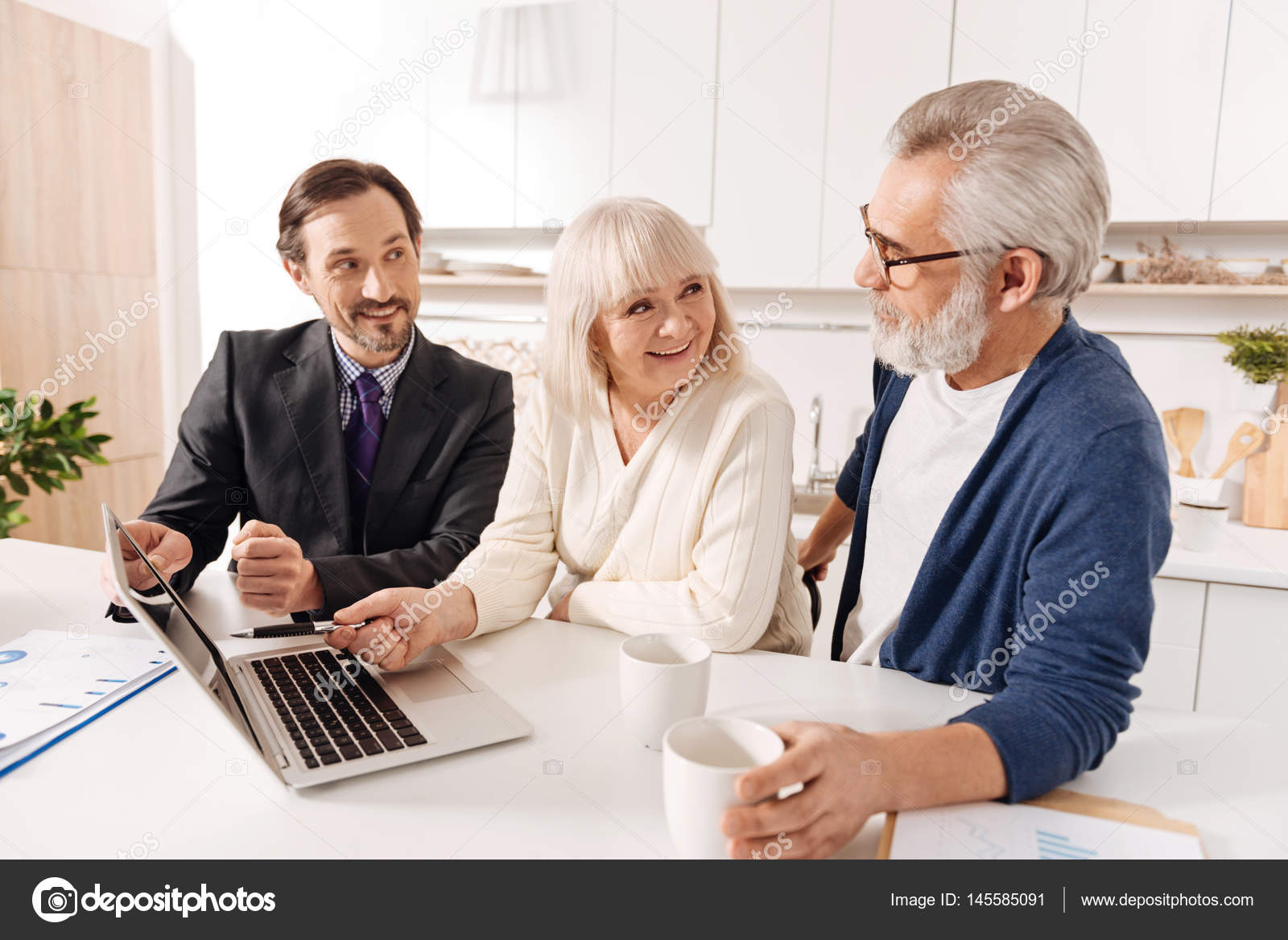 Lawyer discussing plan of contract with clients Stock Photo by ©Dmyrto ...