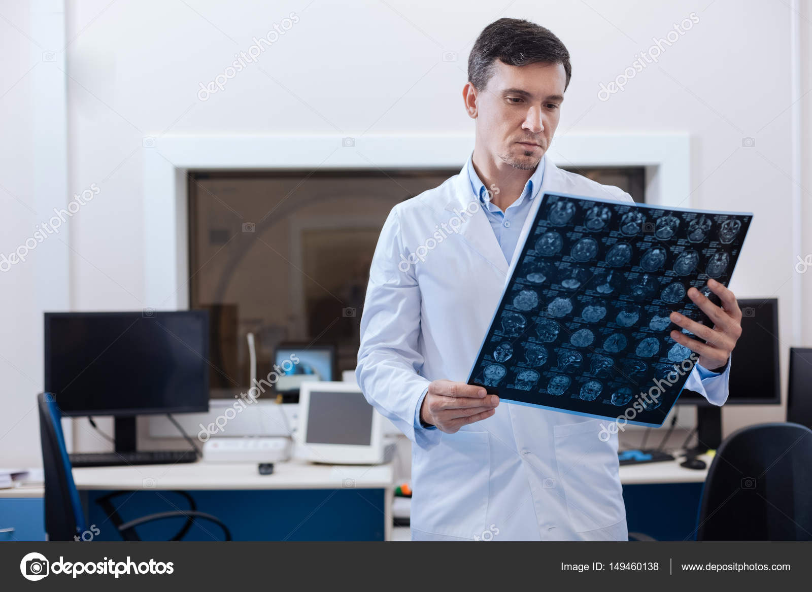 Professional male oncologist putting a diagnosis Stock Photo by ©Dmyrto ...
