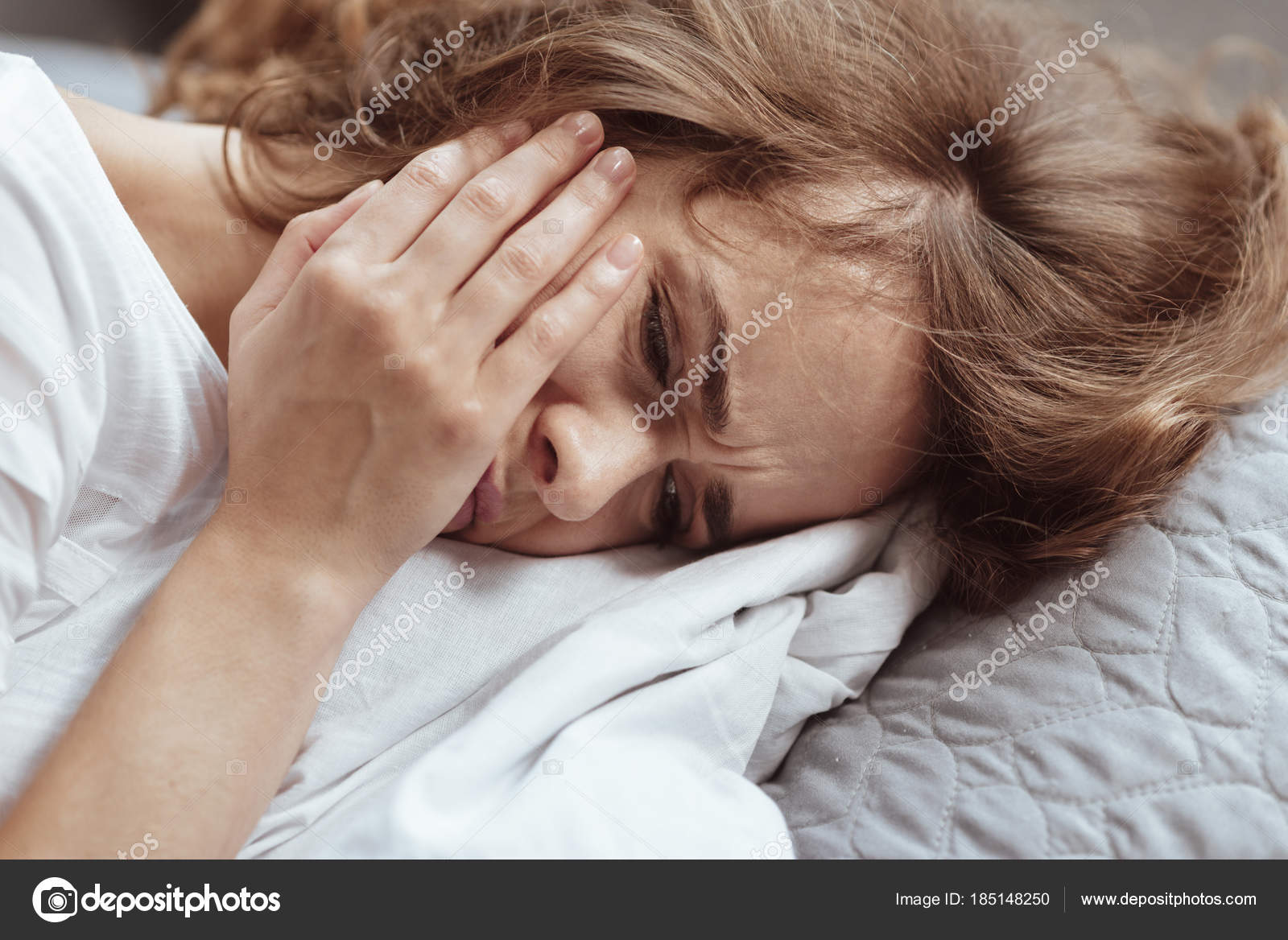 Poor lady struggling with toothache — Stock Photo © Dmyrto_Z #185148250