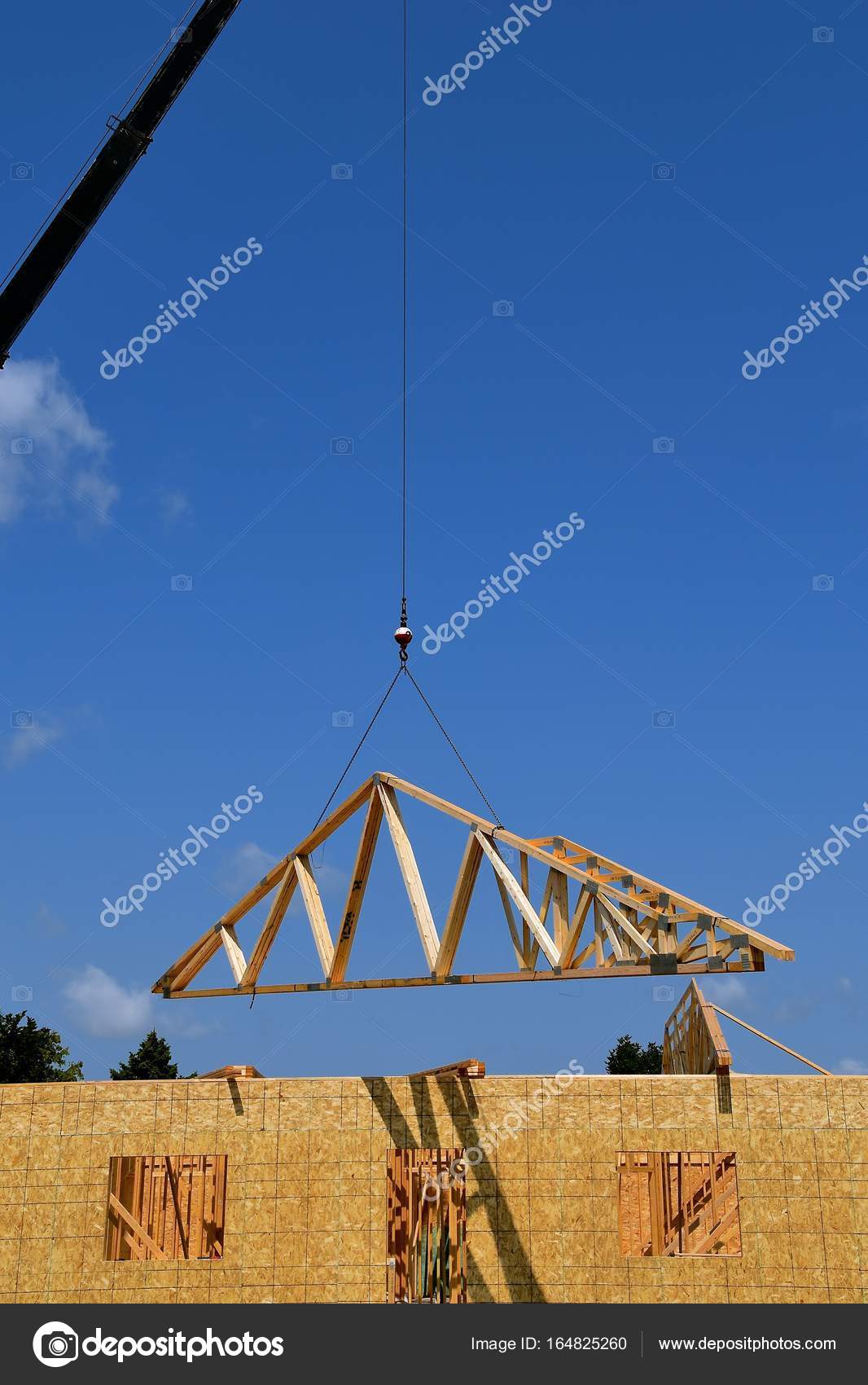 Boom transferring a load of rafters through the sky — Stock Photo ...