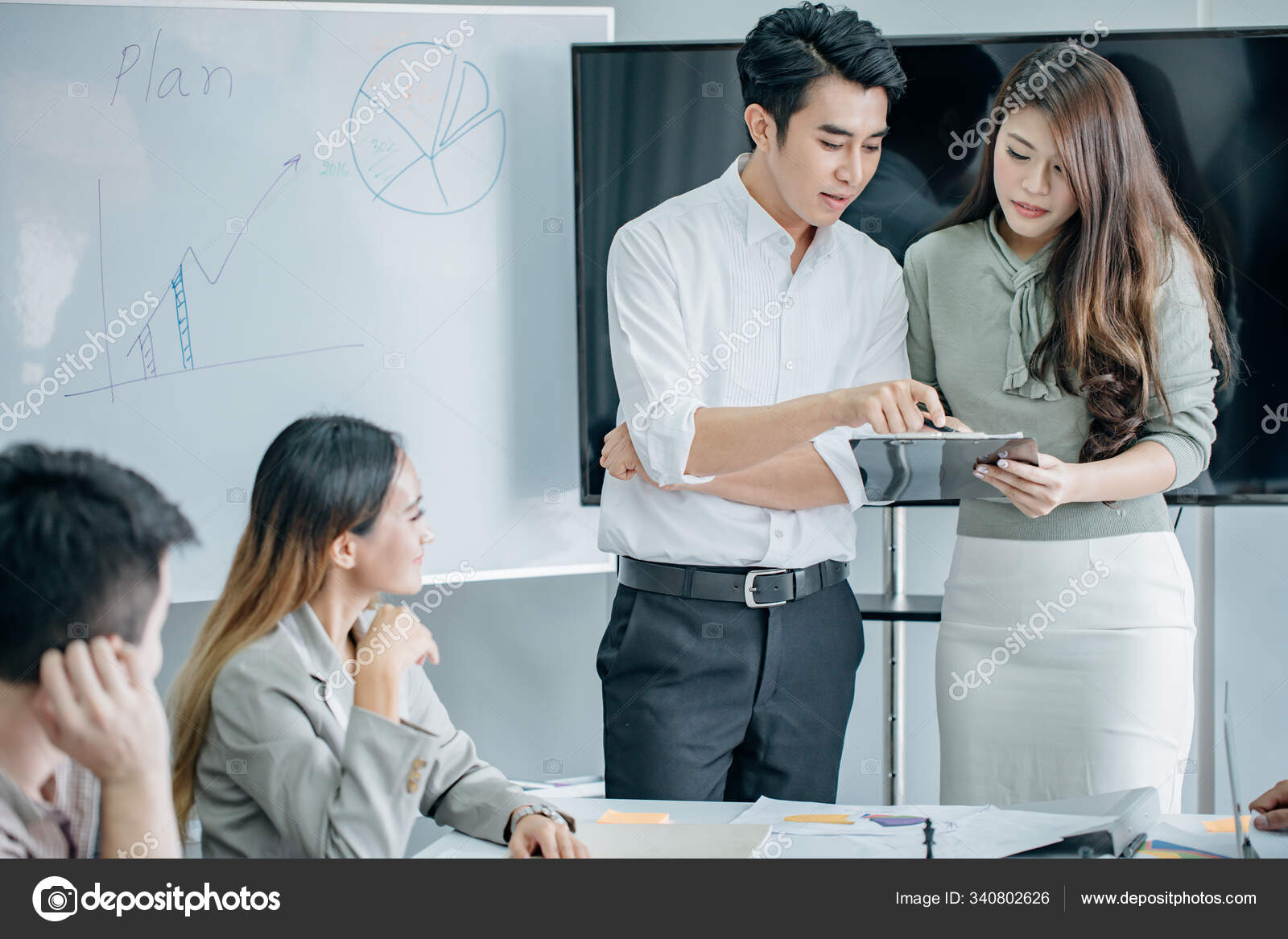 Boss Teaches Beautiful Staff Meeting Room — Stock Photo © fitztudio ...