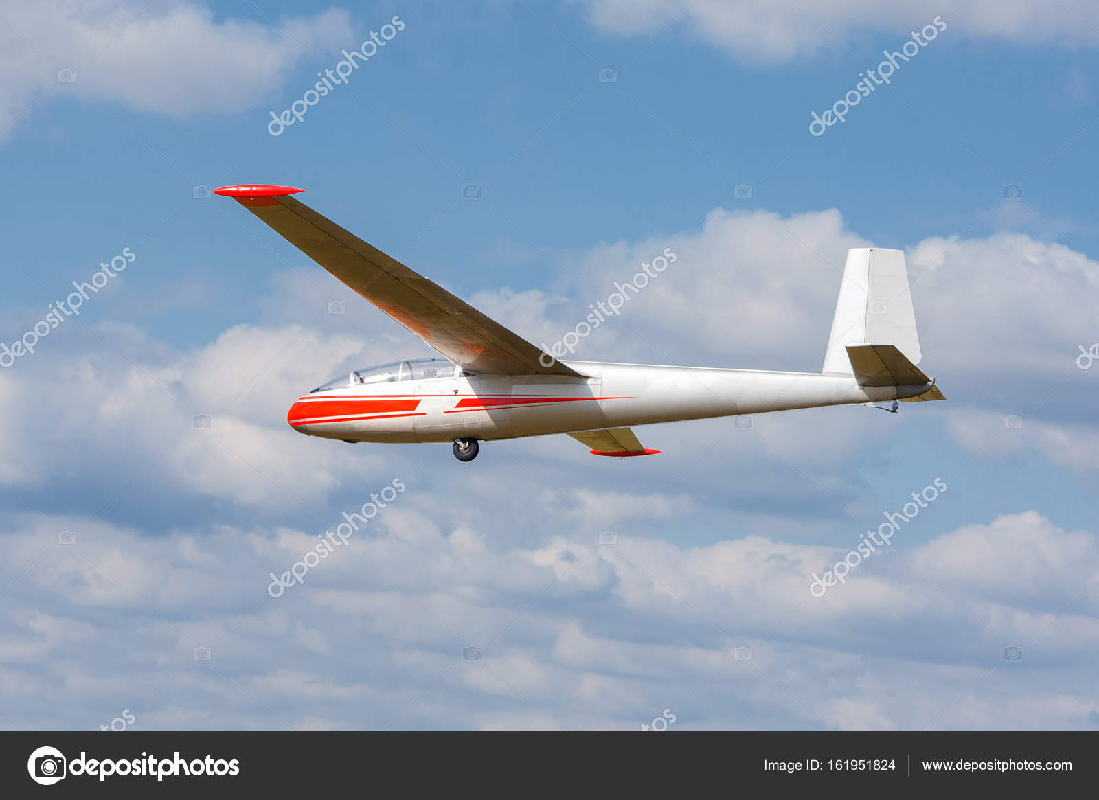 Glider flying on a blue sky background — Stock Photo © Lisovoy #161951824