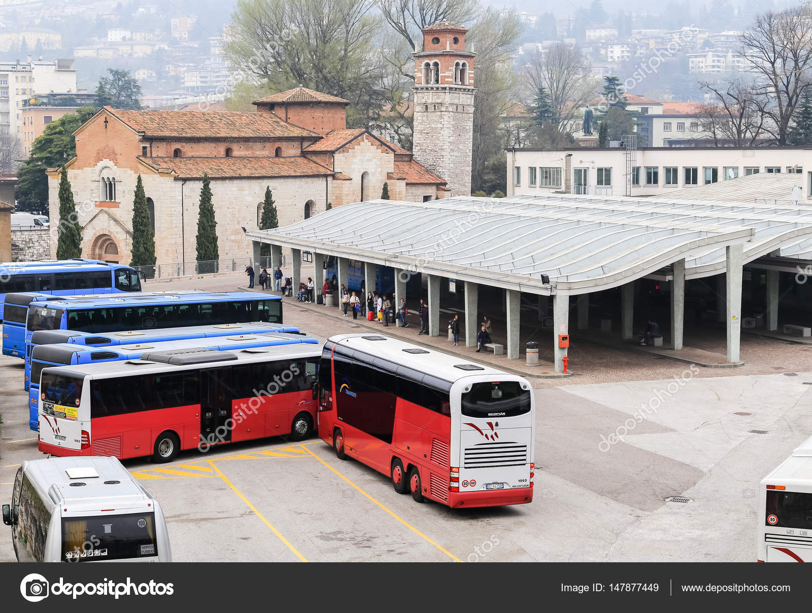 Terminal de autobuses de Trento — Foto editorial de stock © mixmotive ...