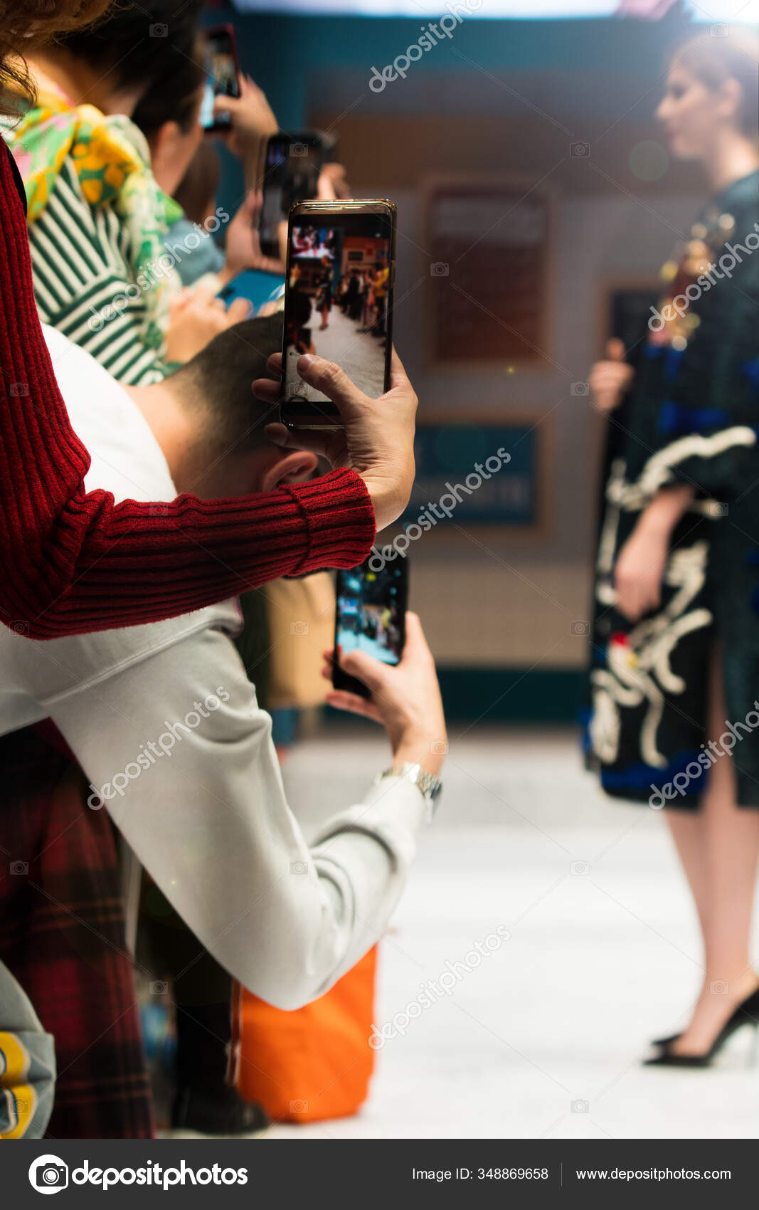 Fashion Dress Model Walk Back Dark Runway Fashion Show Catwalk – Stock ...