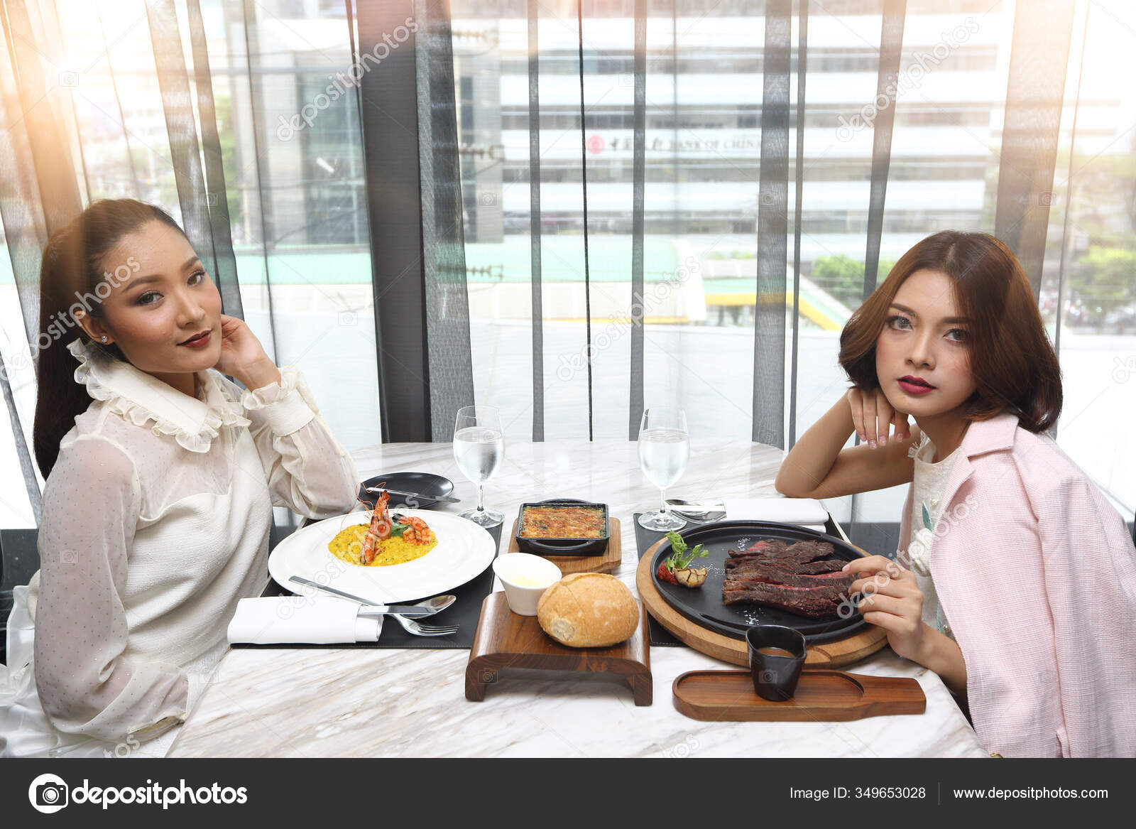 Beautiful Woman Luxury Restuarant Having Expensive Food Sylish Lunch ...