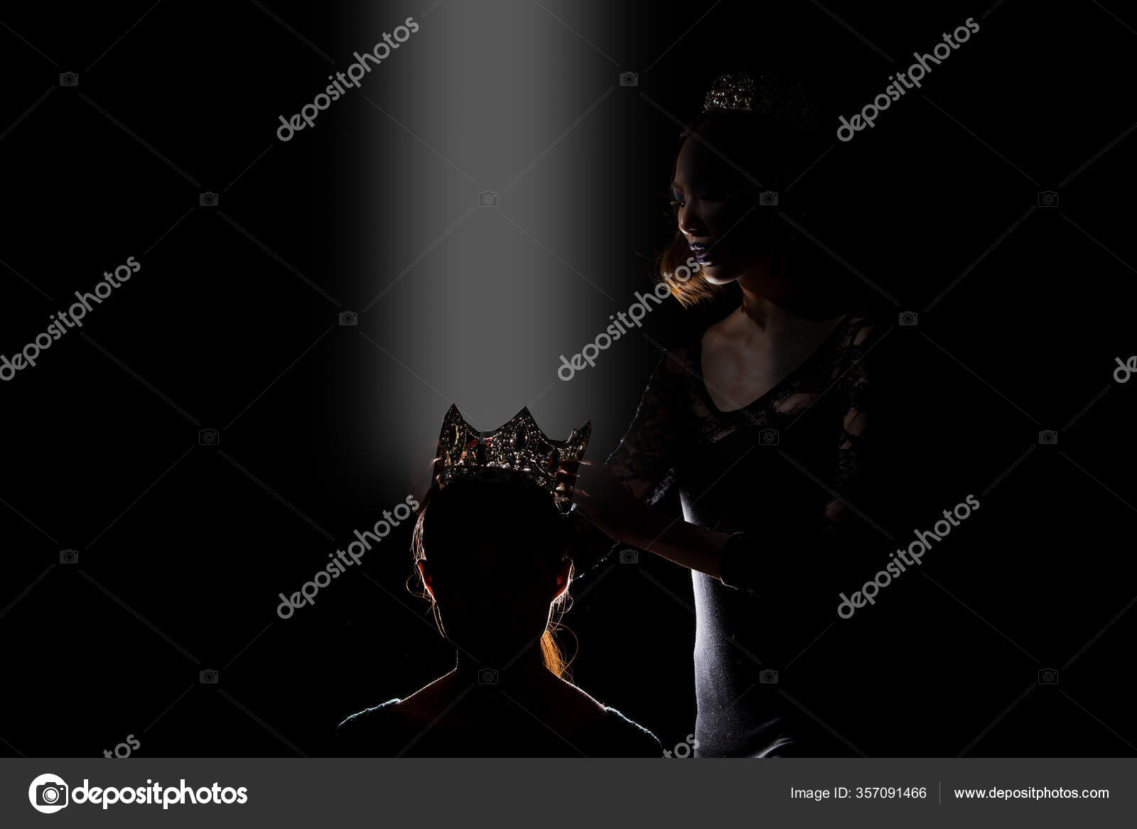 Two Silhouette Shadow Back Rim Light Miss Pageant Beauty Queen — Stock ...