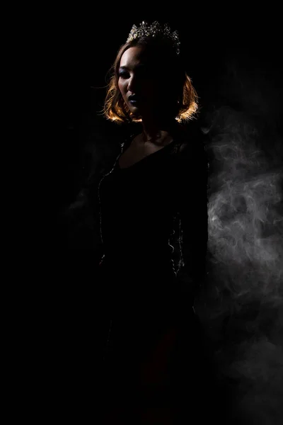 Portrait Silhouette Shadow Back Rim Light Miss Pageant Beauty Queen ...