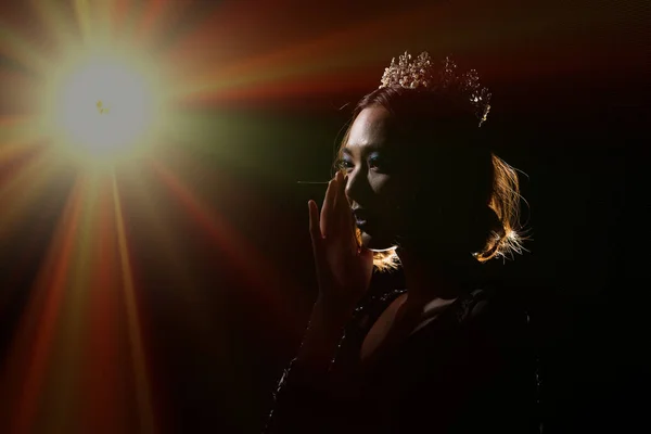 Portrait Silhouette Shadow Back Rim Light Miss Pageant Beauty Queen ...