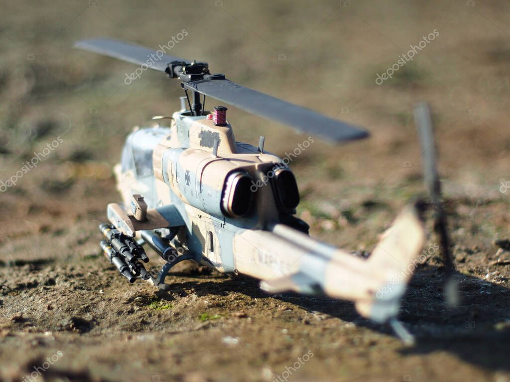 Juguete. Modelo a escala 1 / 35 Helicóptero de ataque AH-1W Super Cobra, HMLA 169 US Marines SN ...