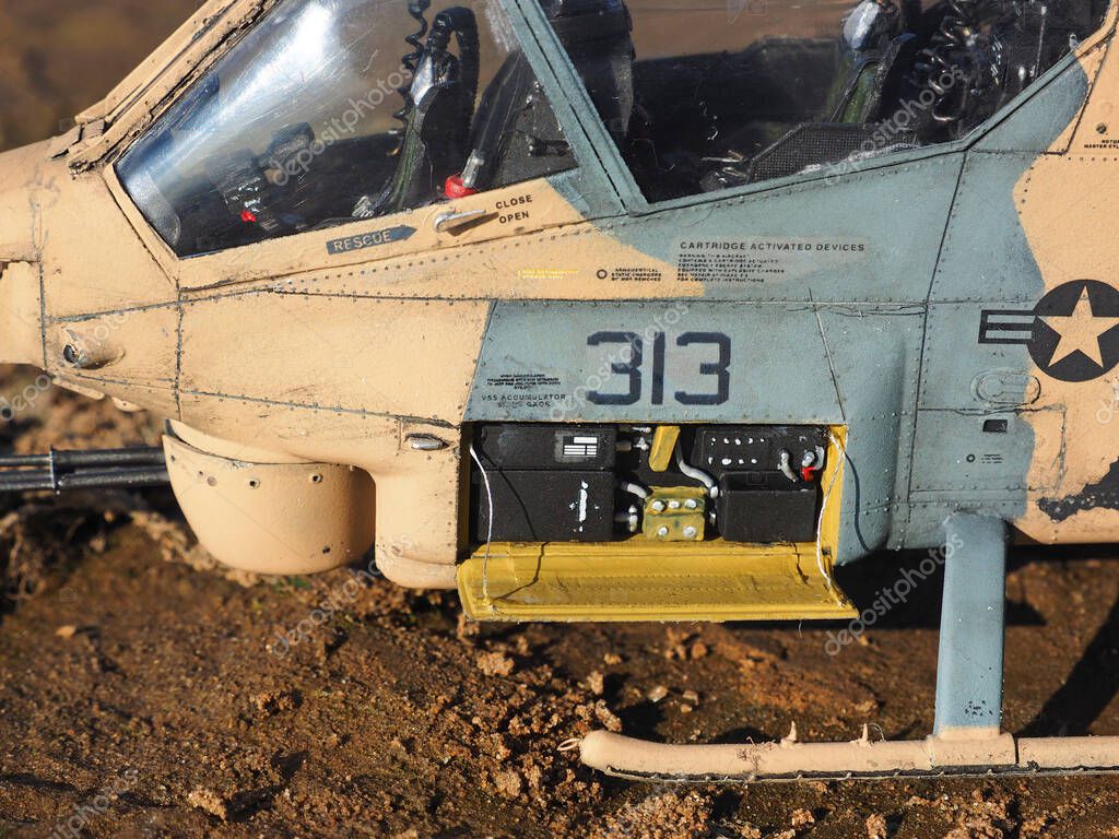 Juguete. Modelo a escala 1 / 35 Helicóptero de ataque AH-1W Super Cobra, HMLA 169 US Marines SN ...