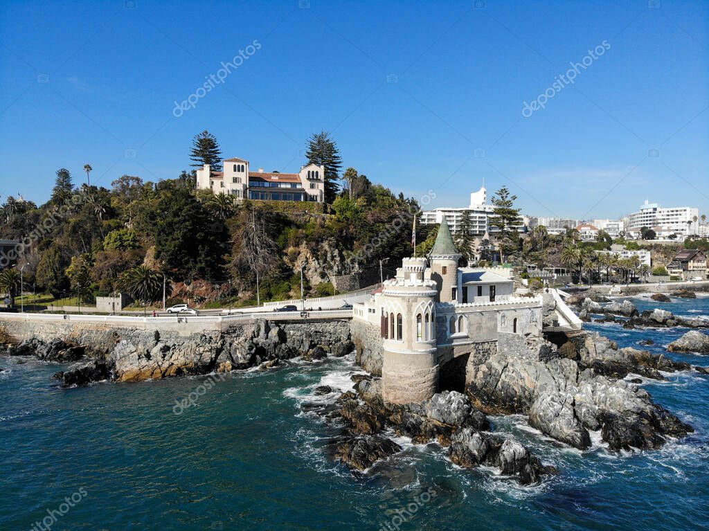 Vista aérea del Castillo de Wulff con palacio presidencial detrás, en ...