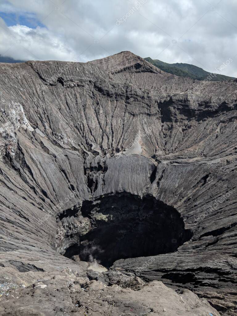 Monte Bromo es un volcán activo y parte del macizo de Tengger en Java ...