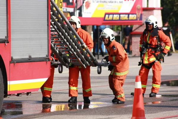 Singapore scdf firehose Stock Photos, Royalty Free Singapore scdf ...