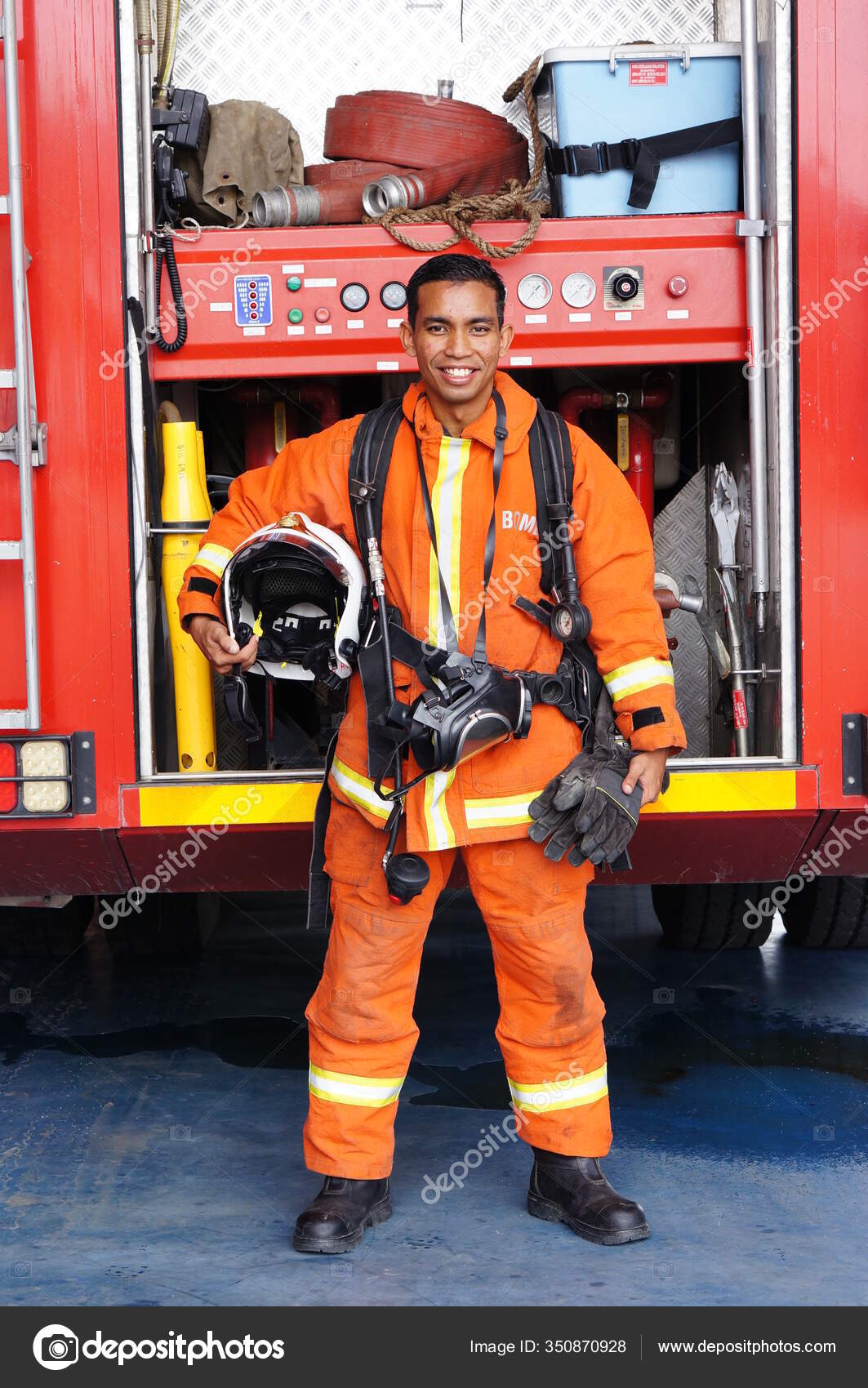 Fireman Officer Full Fire Fighting Equipment Standing Fire Engine Stock ... Fireman Officer Full Fire Fighting Equipment Standing Fire Engine Stock ...