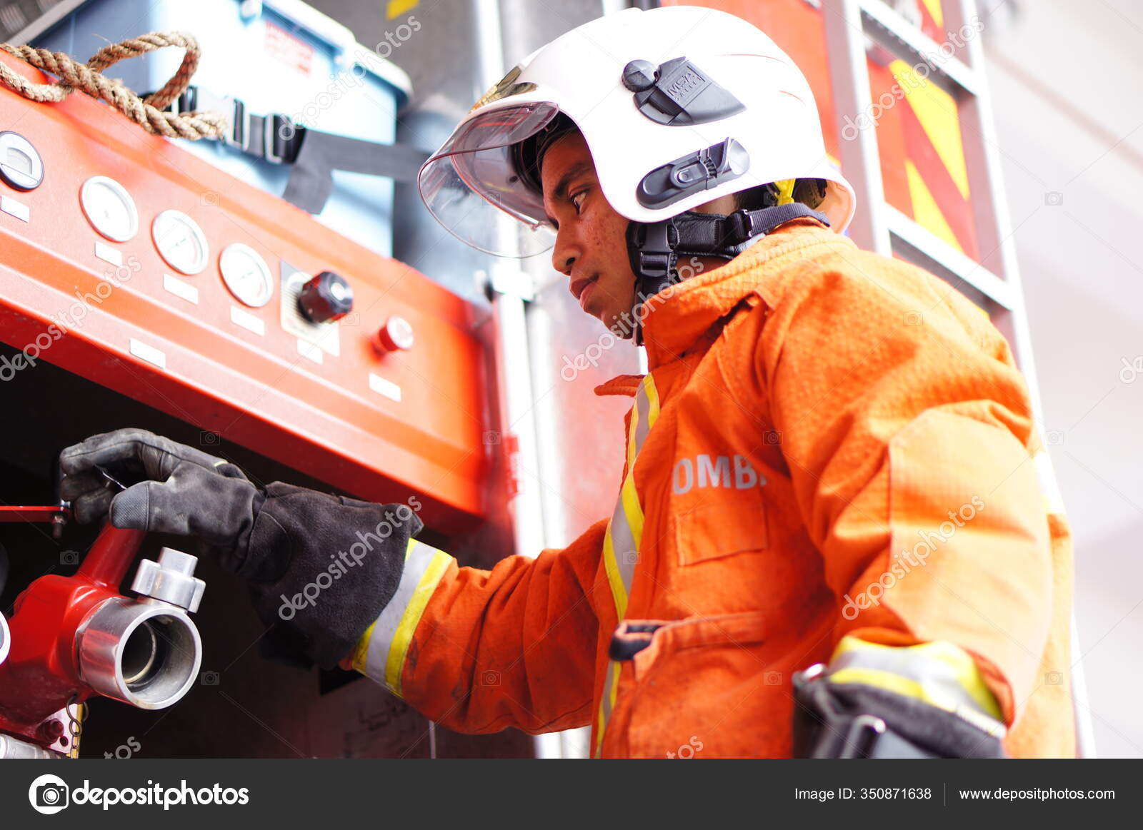 Fireman Officer Full Fire Fighting Equipment Standing Fire Engine ...