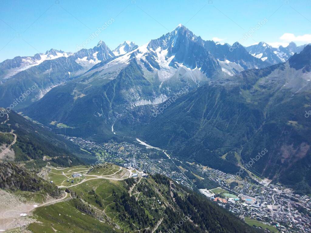 Magnífico paisaje de montaña con Le Brevent. Le Brevent es una montaña ...