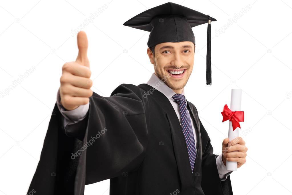 estudiante graduado dando pulgar hacia arriba y la celebración de ...