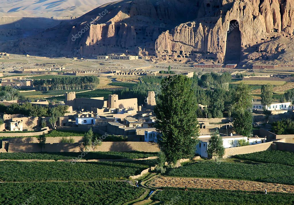 Bamyan (Bamiyan) en el centro de Afganistán. Esta es una vista sobre el ...