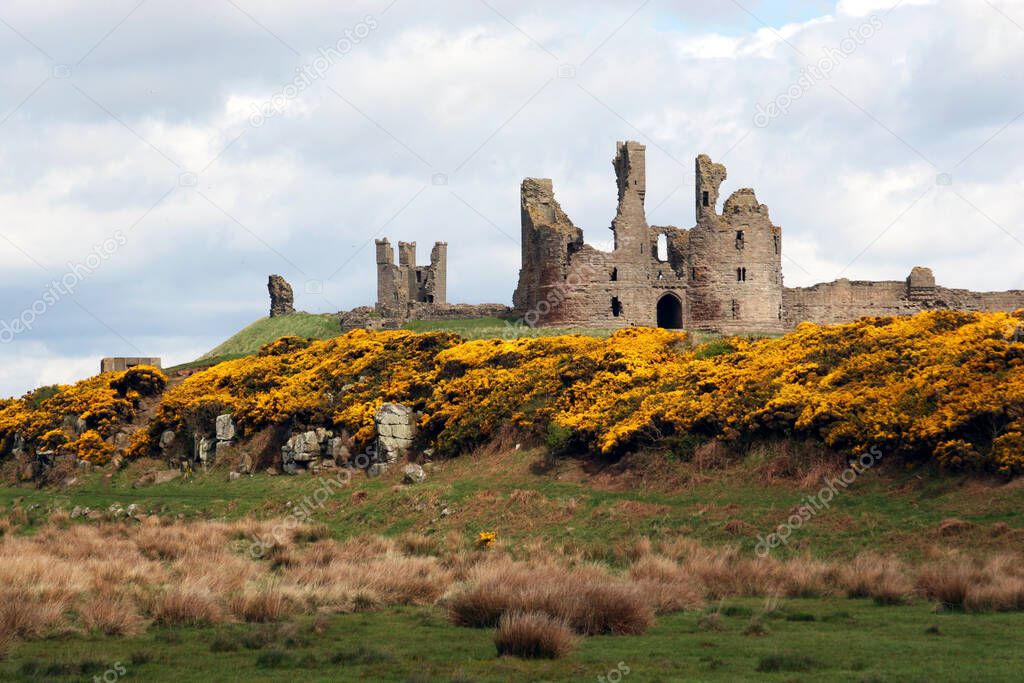 El castillo de Dunstanburgh es una fortificación del siglo XIV en la ...