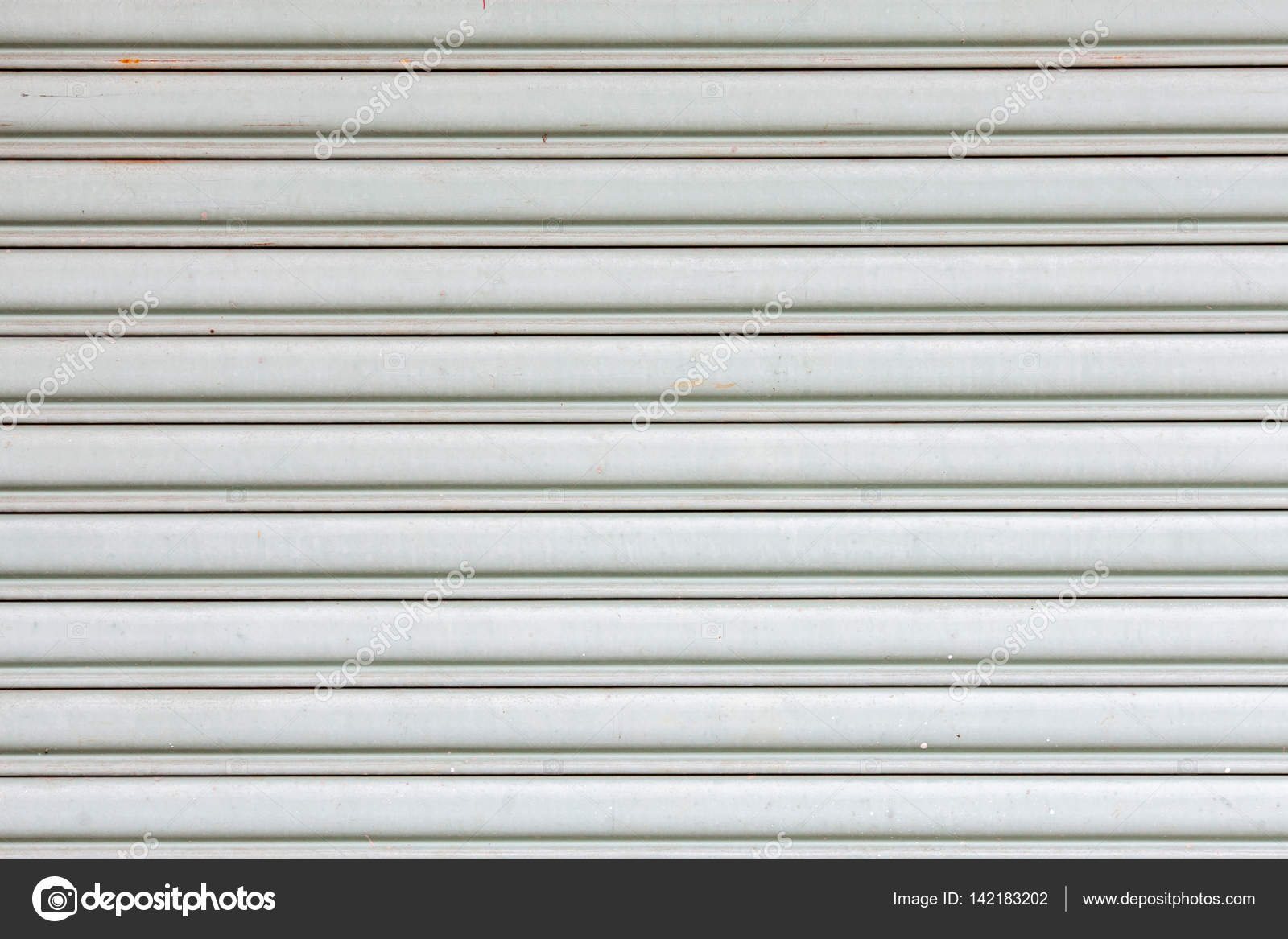 Monochrome metal pattern Stock Photo by ©VERSUSstudio 142183202