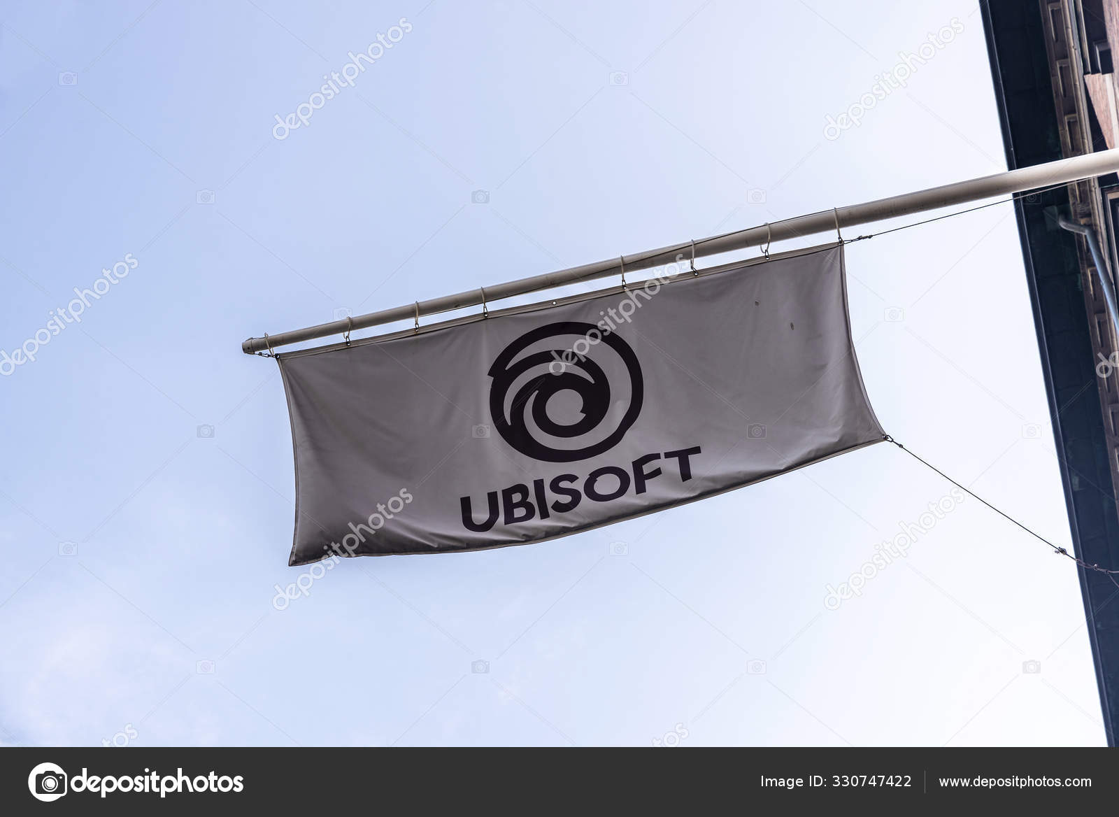 Logotipo de Ubisoft en Malmo, Suecia — Foto editorial de stock © J2R ...