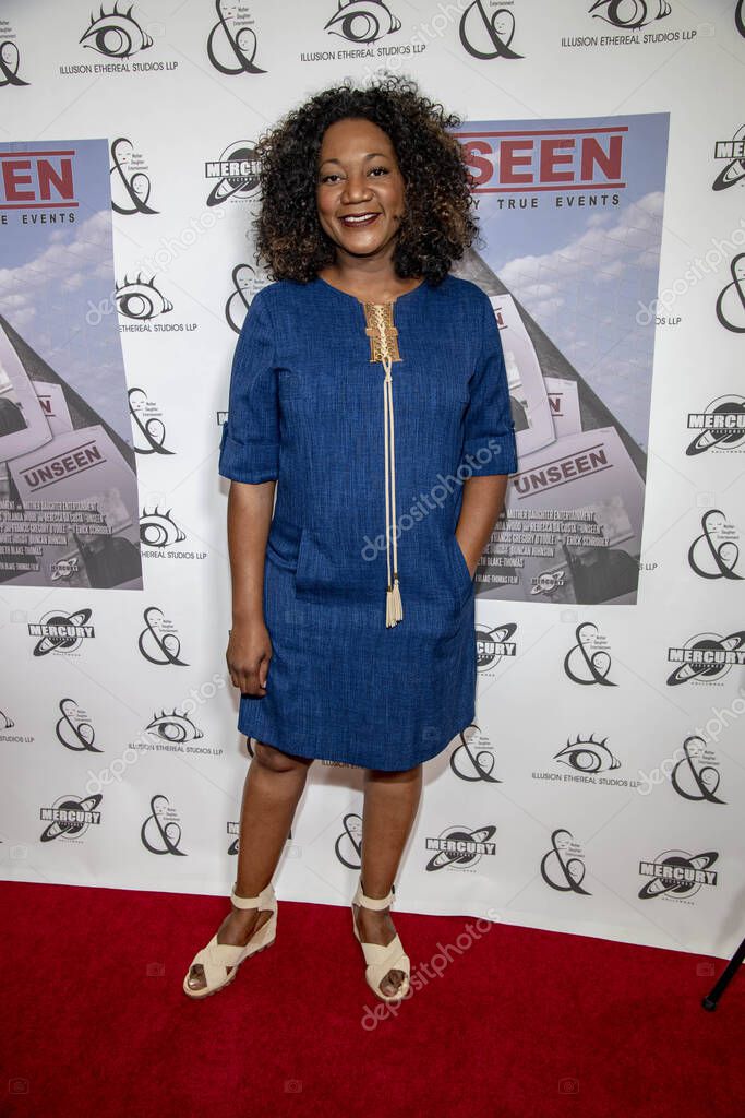 Yolanda Wood asiste al estreno mundial invisible en Arena Cinelounge ...