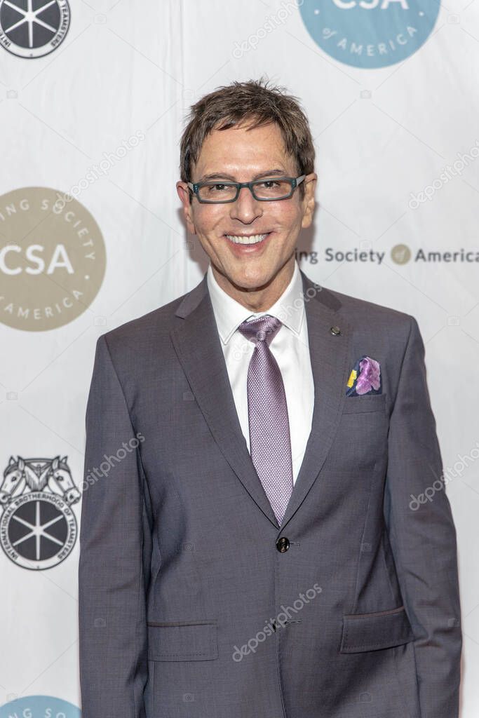 Robert J. Ulrich asiste a los 34º Premios Artios de la Sociedad Anual ...