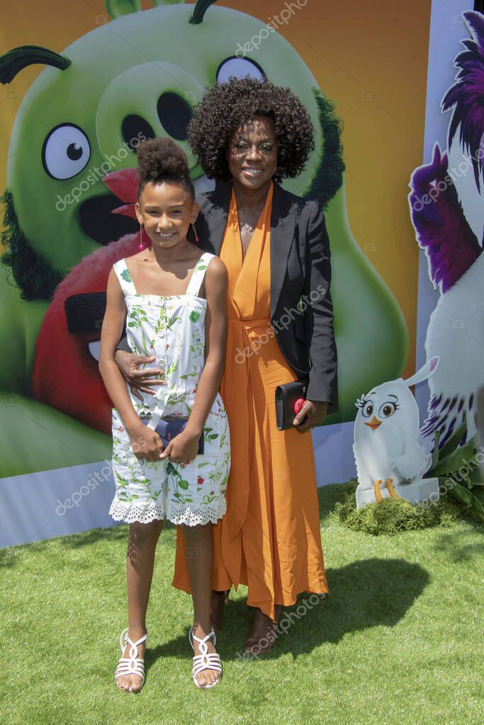 Genesis Tennon, Viola Davis asisten a Sony Pictures Animation "The Angry Birds Movie 2" Los ...