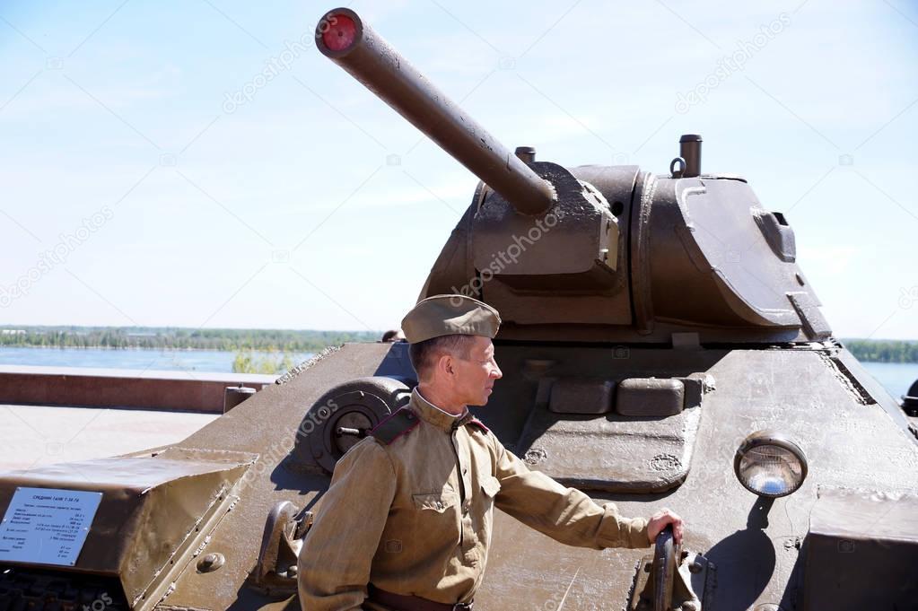 Soldado del Ej rcito Rojo en forma de tiempos de la Segunda Guerra Mundial en el 2024