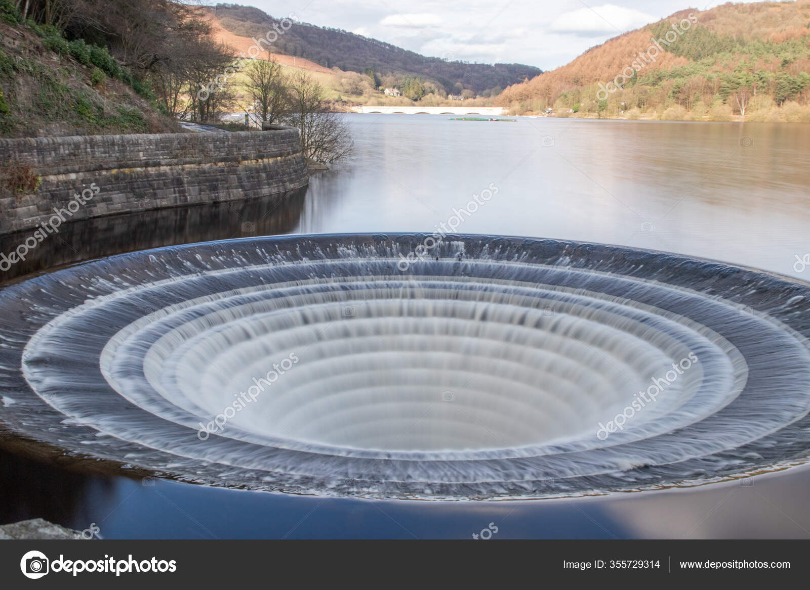Overflow Plug Hole Ladybower Reservoir Derbyshire Peak District — Stock ...