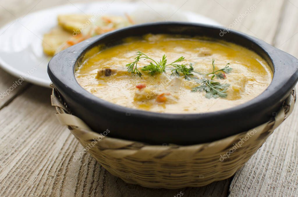 Choco - Cazuela de pescado Quibdo del Pacífico colombiano sobre fondo ...