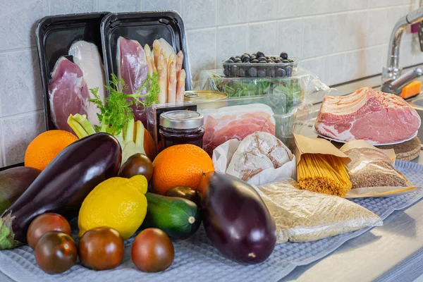 Alimentos con raw Stock Photos, Royalty Free Alimentos con raw Images ...