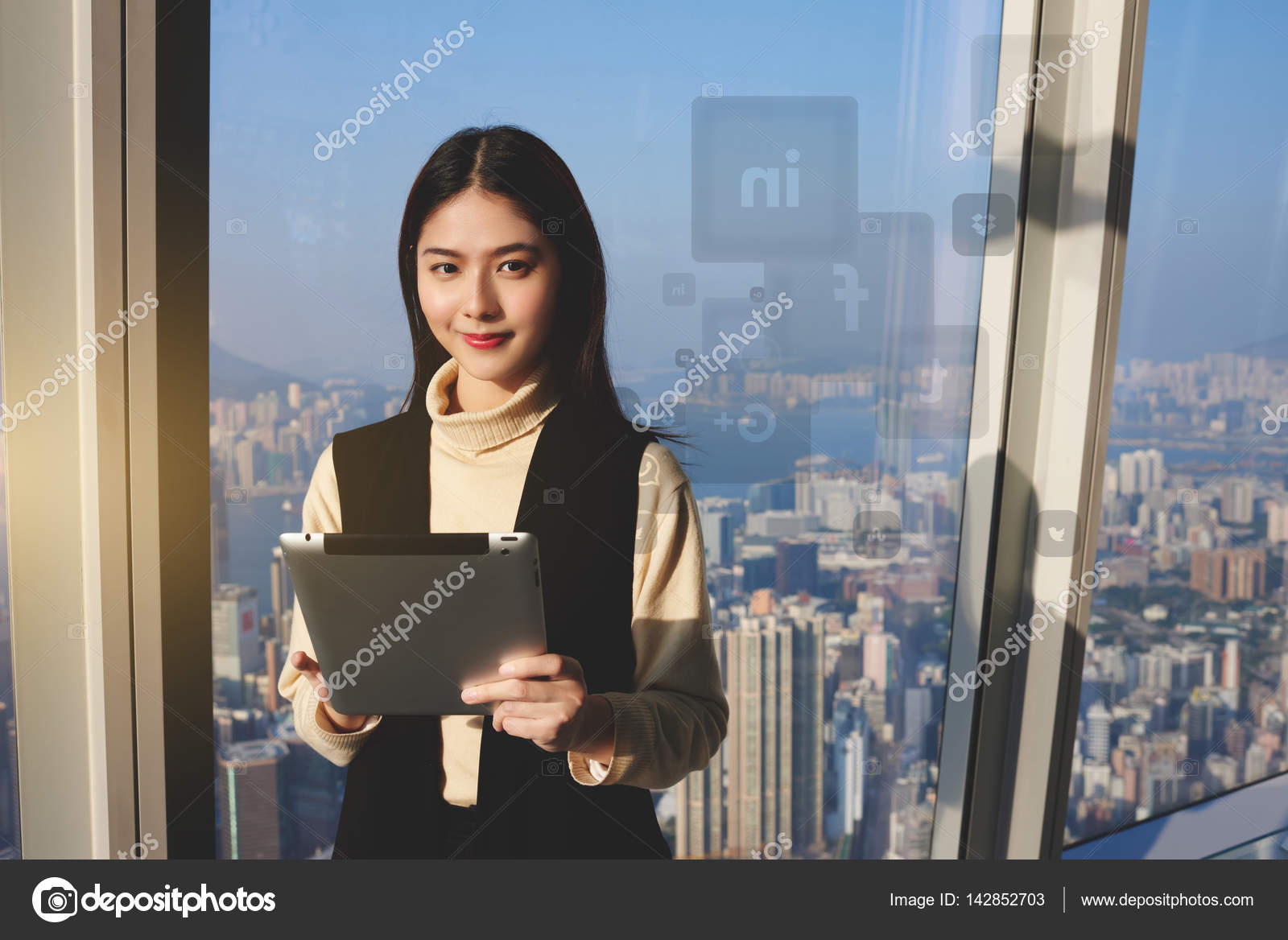Young woman using online banking — Stock Photo © GaudiLab #142852703