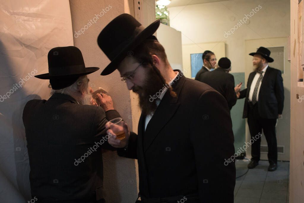 Lelow, Polonia- 03 de febrero de 2017: Judíos ortodoxos jasídicos ...