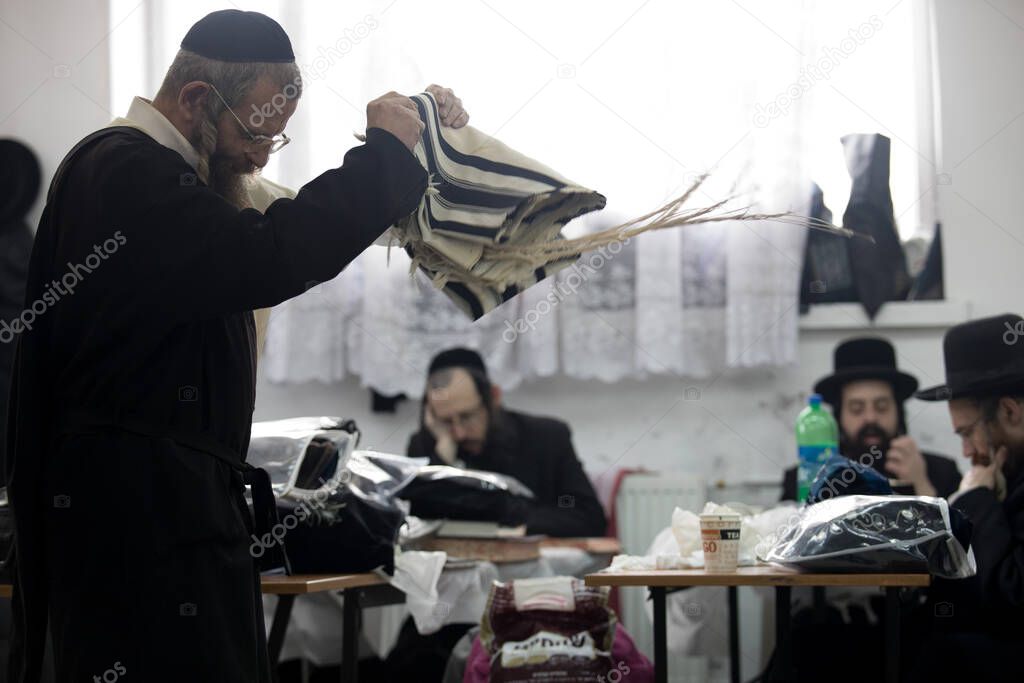 Lelow, Polonia- 03 de febrero de 2017: Judíos ortodoxos jasídicos ...