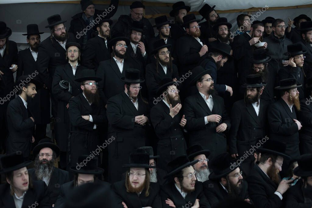 Lelow, Polonia- 03 de febrero de 2017: Judíos ortodoxos jasídicos ...
