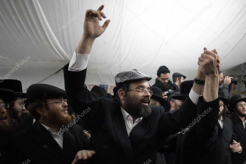 Lelow, Polonia- 03 de febrero de 2017: Judíos ortodoxos jasídicos ...