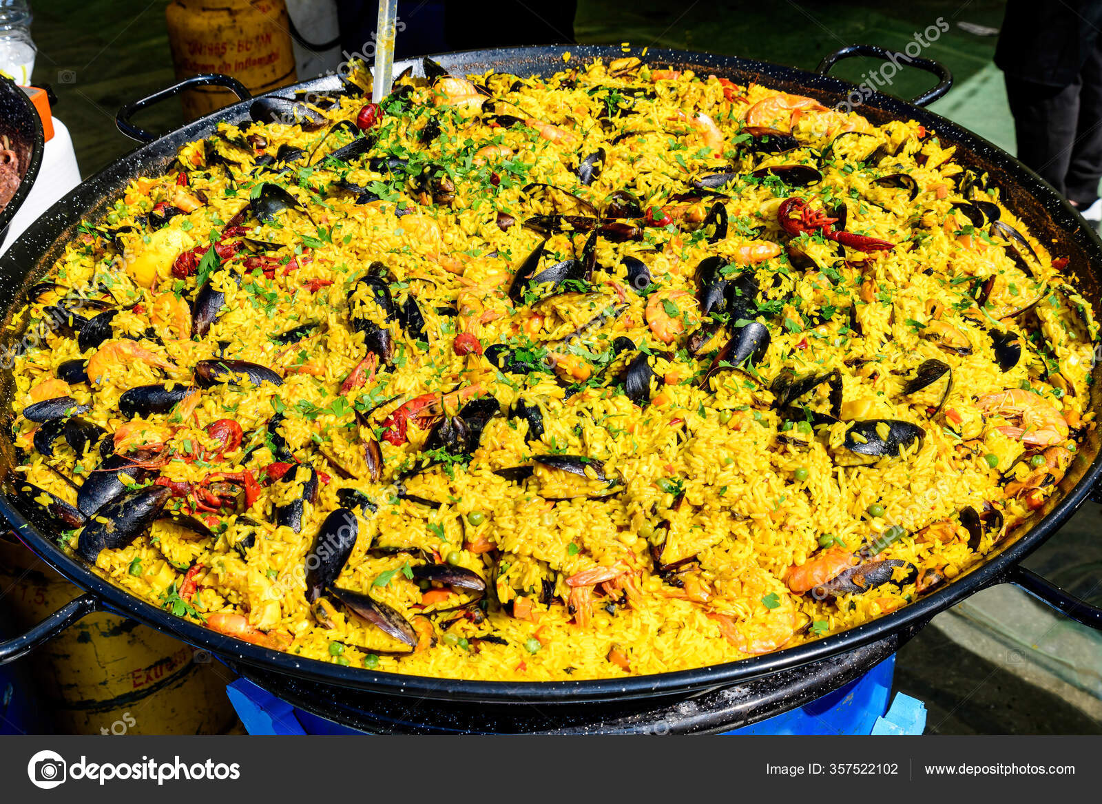 Traditional Paella Pan