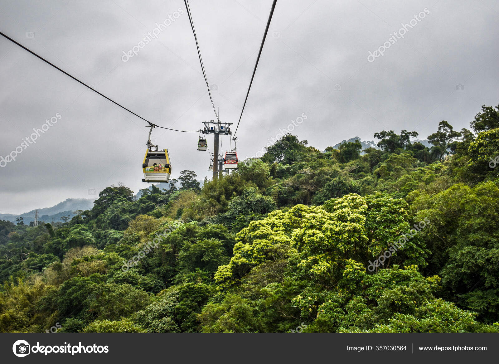 Cable car on the top of the rain forest mountain in Taipei, Taiwan ...