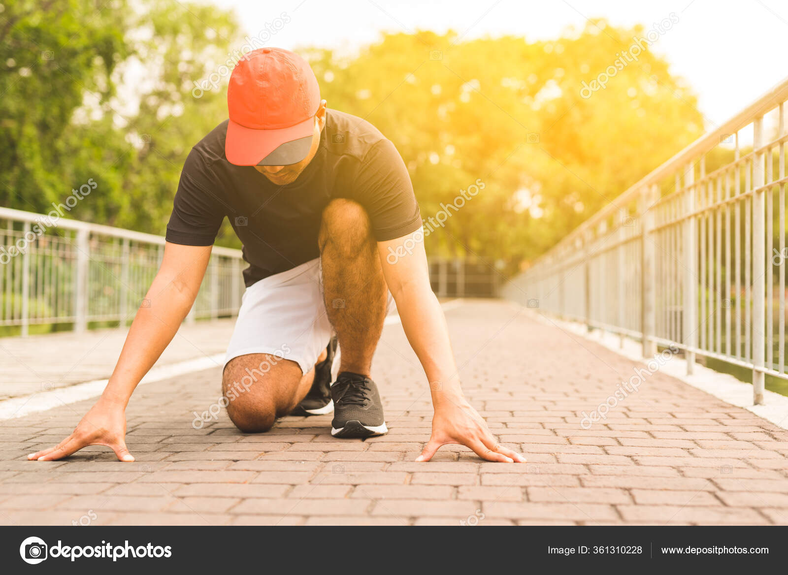 Athlete Man Running Start Pose Stock Photo by ©Nopphon1987 361310228