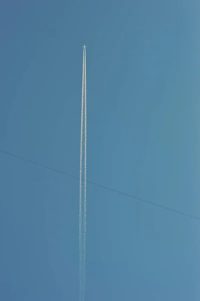 Plane trail Stock Photos, Royalty Free Plane trail Images | Depositphotos