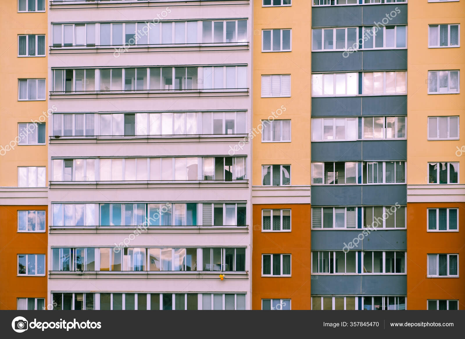 Closeup Residential High Rise Building Facade Many Windows — Stock ...