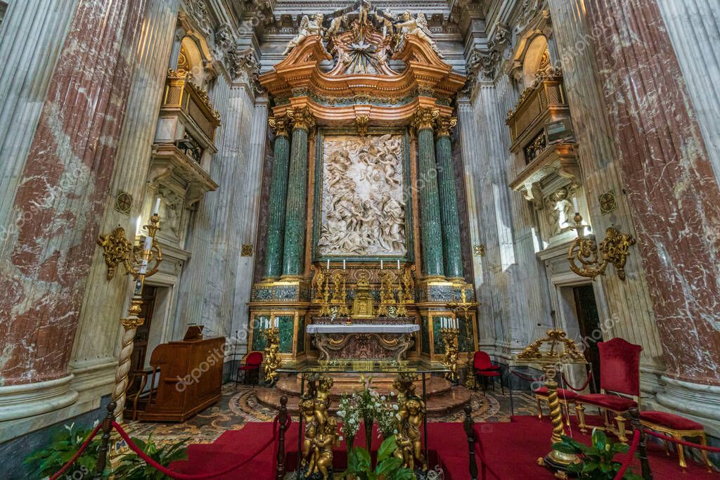 Roma, Italia - 10 02 2018: El interior de la iglesia de Santa Inés en ...