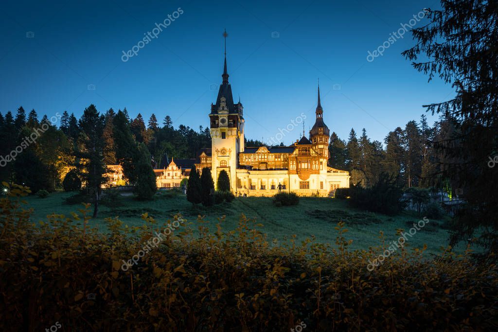Castillo de Peles, famosa residencia del rey Carlos I en Sinaia ...