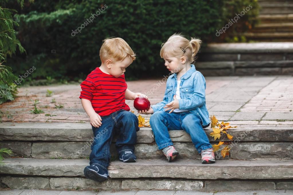 Toddlers sitting together sharing apple — Stock Photo © AnoushkaToronto ...