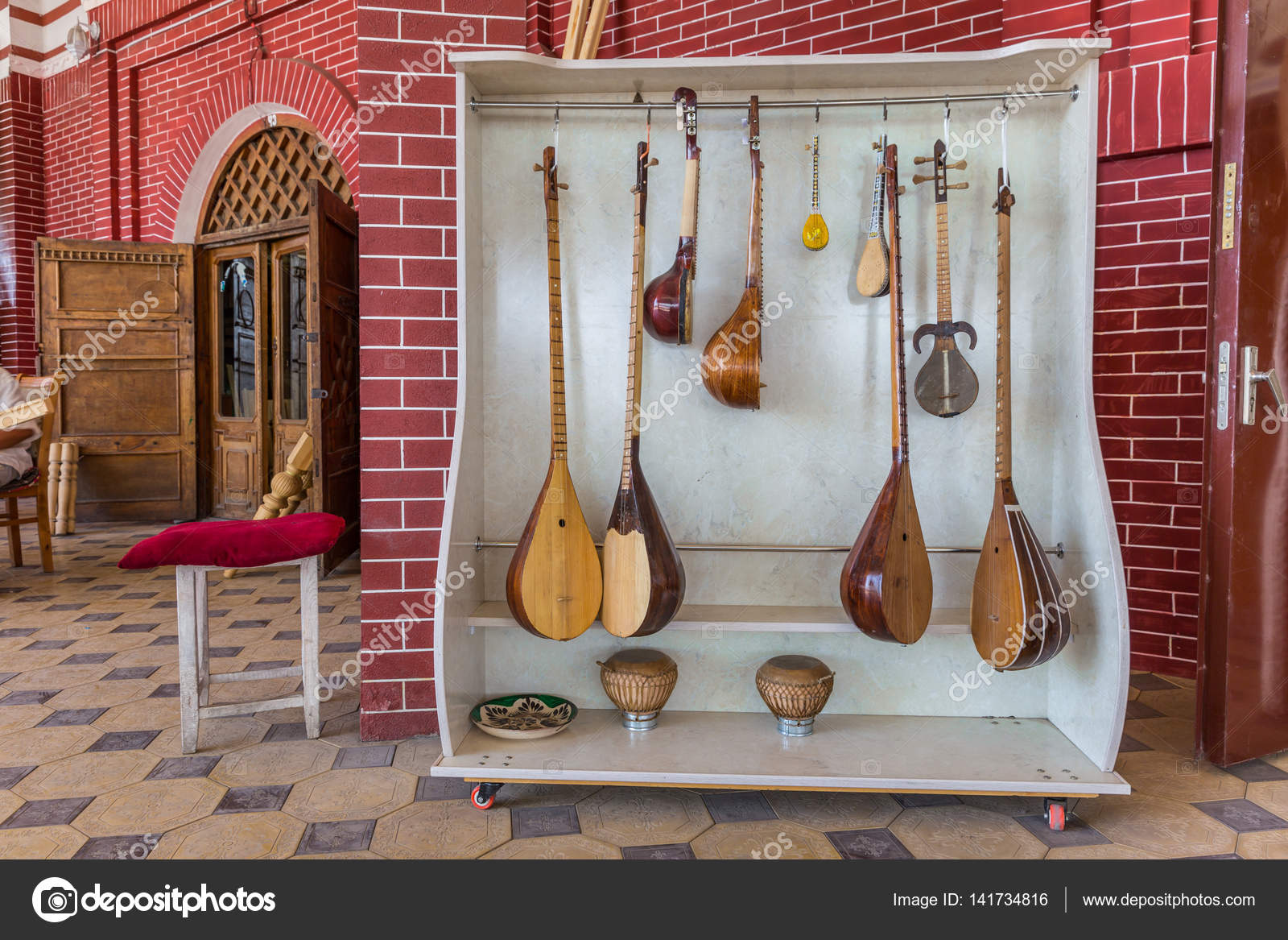Instruments de musique traditionnels en Tachkent, Ouzbékistan — Photo ...