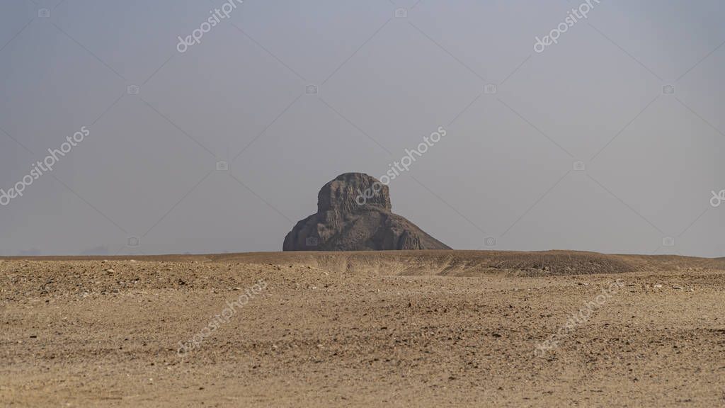 La Pirámide Negra fue construida por el rey Amenemhat III durante el ...